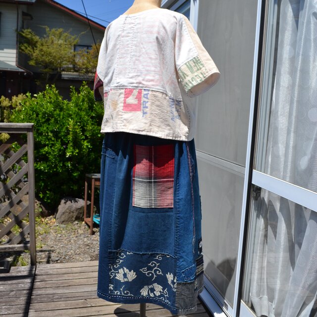 木綿 藍色 型染の古布からギャザースカート J-105 | iichi 日々の暮らしを心地よくするハンドメイドやアンティークのマーケットプレイス