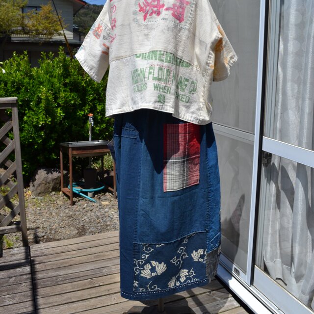 木綿 藍色 型染の古布からギャザースカート J-105 | iichi 日々の暮らしを心地よくするハンドメイドやアンティークのマーケットプレイス