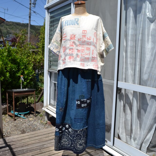 木綿 藍色 型染の古布からギャザースカート J-105 | iichi 日々の暮らしを心地よくするハンドメイドやアンティークのマーケットプレイス