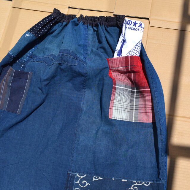 木綿 藍色 型染の古布からギャザースカート J-105 | iichi 日々の暮らしを心地よくするハンドメイドやアンティークのマーケットプレイス