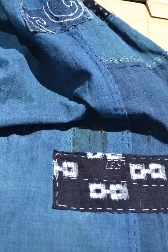 木綿 藍色 型染の古布からギャザースカート J-105 | iichi 日々の暮らしを心地よくするハンドメイドやアンティークのマーケットプレイス