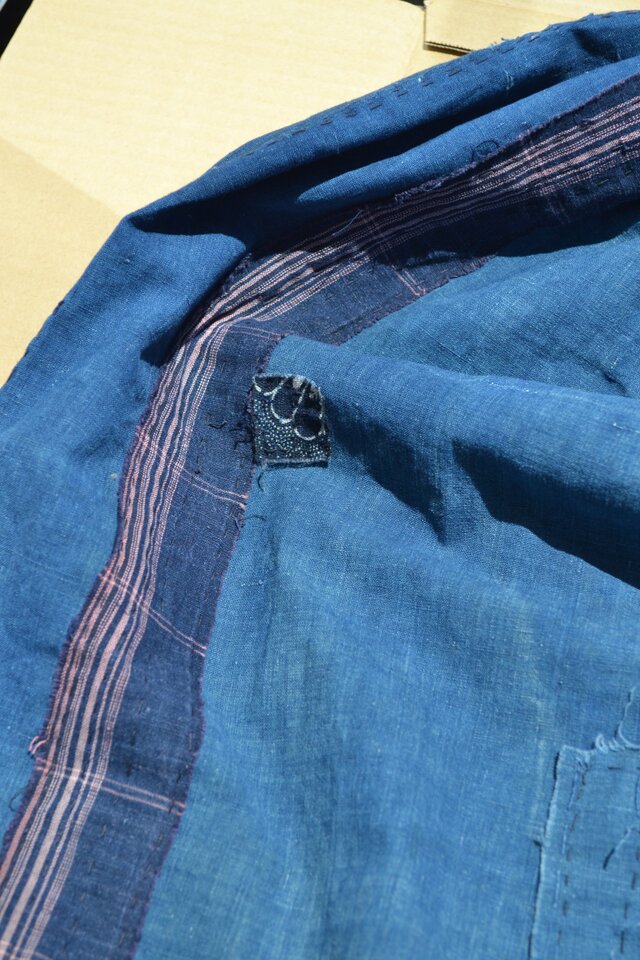 木綿 藍色 型染の古布からギャザースカート J-105 | iichi 日々の暮らしを心地よくするハンドメイドやアンティークのマーケットプレイス