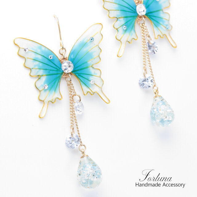 胡蝶~Sky Blue~(c6) ピアス/イヤリング/ノンホールピアス/樹脂ピアス | iichi 日々の暮らしを心地よくするハンドメイドやアンティークのマーケットプレイス
