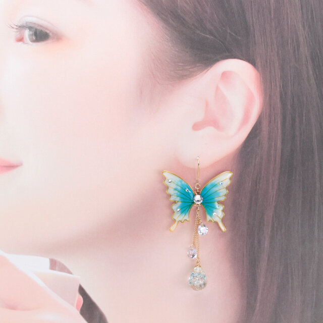 胡蝶~Sky Blue~(c6) ピアス/イヤリング/ノンホールピアス/樹脂ピアス | iichi 日々の暮らしを心地よくするハンドメイドやアンティークのマーケットプレイス