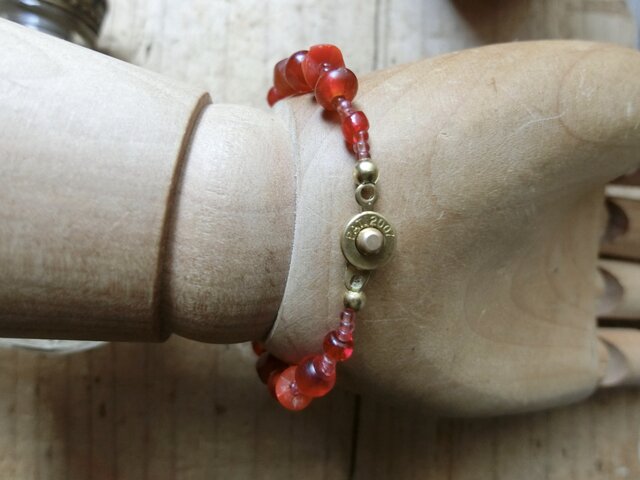 ＊古のブレス。@ボヘミアの古い赤いビーズいろいろ＋ベネチアのローズピンク #S size | iichi 日々の暮らしを心地よくするハンドメイドやアンティークのマーケットプレイス