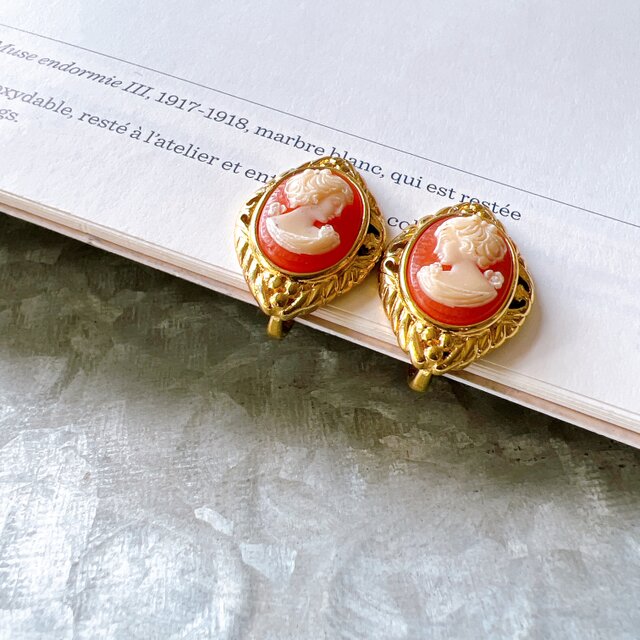 YT46-【 TRIFARI 】トリファリ・ヴィンテージイリング 1960s Cameo Gold Tone Oval | iichi 日々の暮らしを心地よくするハンドメイドやアンティークの ...