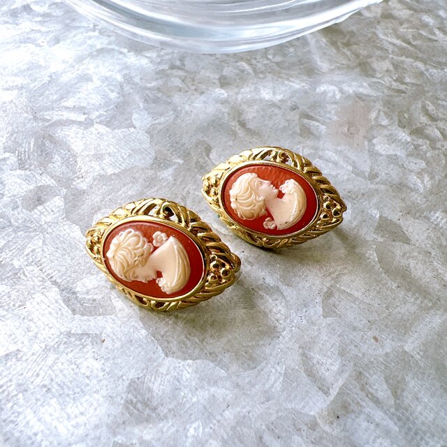 YT46-【 TRIFARI 】トリファリ・ヴィンテージイリング 1960s Cameo Gold Tone Oval | iichi 日々の暮らしを心地よくするハンドメイドやアンティークの ...