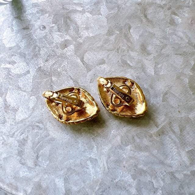 YT46-【 TRIFARI 】トリファリ・ヴィンテージイリング 1960s Cameo Gold Tone Oval | iichi 日々の暮らしを心地よくするハンドメイドやアンティークの ...
