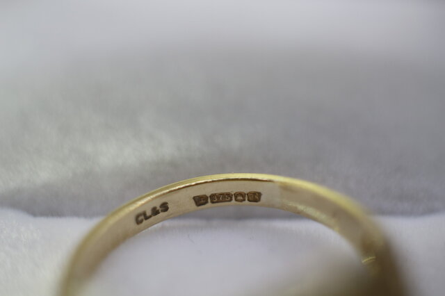 ビンテージ 英国 イギリス 1993年 天然 ガーネット ゴールド 指輪 リング 純金率 375 9CT J191 | iichi 日々の暮らしを心地よくするハンドメイドやアンティークの ...