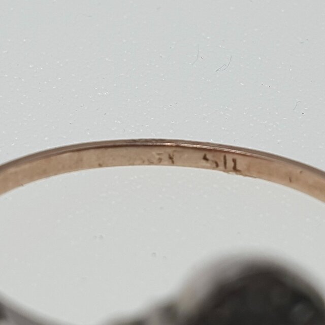 021 アンティーク「赤い古ガラスのリング」（1920年代・イギリス） | iichi 日々の暮らしを心地よくするハンドメイドやアンティークのマーケットプレイス