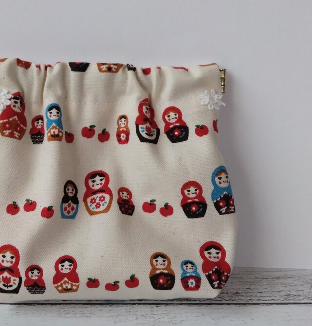 マトリョーシカ バネ口ポーチ キナリ | iichi 日々の暮らしを心地よくするハンドメイドやアンティークのマーケットプレイス