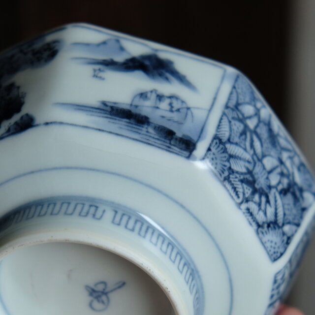 八角で素敵 見込みに麒麟。瀬戸焼 黒染付八角鉢 骨董・antiques 中国美術 大正~昭和初期 | iichi 日々の暮らしを心地よくするハンドメイドやアンティークのマーケットプレイス