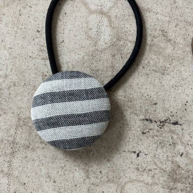 ストライプ模様の髪留め(ot-k-006) | iichi 日々の暮らしを心地よくするハンドメイドやアンティークのマーケットプレイス