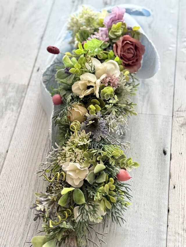 ナチュラルグリーンの癒したっぷりのバトンリース | iichi 日々の暮らしを心地よくするハンドメイドやアンティークのマーケットプレイス