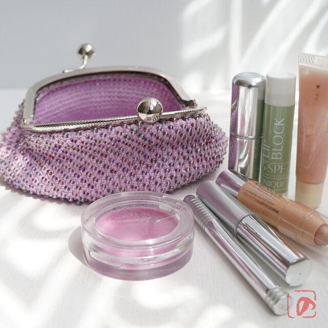 ばあば ⁛ つぶつぶガラスビーズの大きめがま口（pinnata・2143） | iichi 日々の暮らしを心地よくするハンドメイドやアンティークのマーケットプレイス