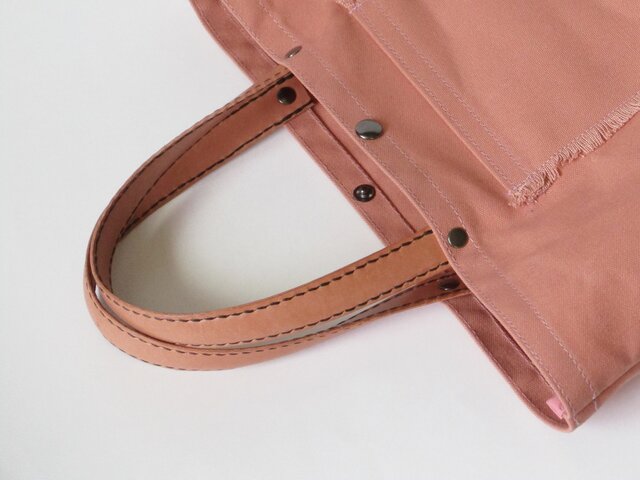防水帆布とブッテーロの体に優しいトート（ピンク） | iichi 日々の暮らしを心地よくするハンドメイドやアンティークのマーケットプレイス