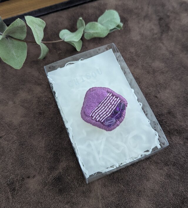 【アメジスト】地層のブローチN | iichi 日々の暮らしを心地よくするハンドメイドやアンティークのマーケットプレイス