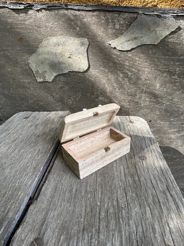 犬の小箱 2 | iichi 日々の暮らしを心地よくするハンドメイドやアンティークのマーケットプレイス