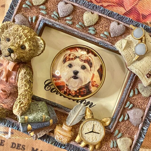 着物リメイク ガラス帯留め 和洋折衷 和ロリータ スチームシティの冒険隊長、ふわもこマルチーズ！ GK-121 | iichi 日々の暮らしを心地よくするハンドメイドやアンティークのマーケットプレイス