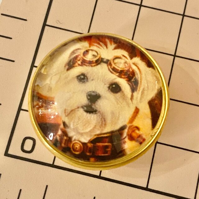 着物リメイク ガラス帯留め 和洋折衷 和ロリータ スチームシティの冒険隊長、ふわもこマルチーズ！ GK-121 | iichi 日々の暮らしを心地よくするハンドメイドやアンティークのマーケットプレイス