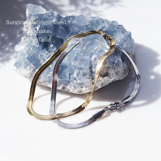つけっぱなしOK★サージカルステンレスフラットスネークブレス ～Gold/Silver | iichi 日々の暮らしを心地よくするハンドメイドやアンティークのマーケットプレイス