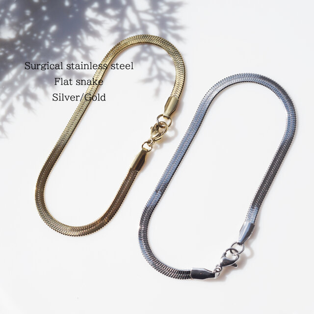 つけっぱなしOK★サージカルステンレスフラットスネークブレス ～Gold/Silver | iichi 日々の暮らしを心地よくするハンドメイド ...