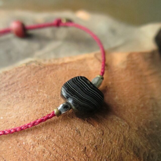 アンティーク 古代瑪瑙 黒 平縞 ＋ 銀 ＆真鍮 ブレスレット 千世 chitose | iichi 日々の暮らしを心地よくするハンドメイドやアンティークのマーケットプレイス