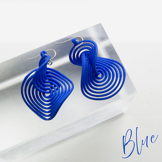 wave Blue・ピアス（イヤリング）#3Dプリントアクセサリー | iichi 日々の暮らしを心地よくするハンドメイドやアンティークのマーケットプレイス