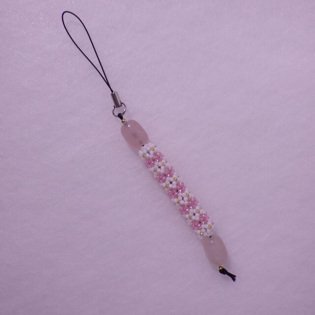 天然石ローズクオーツのストラップ | iichi 日々の暮らしを心地よくするハンドメイドやアンティークのマーケットプレイス