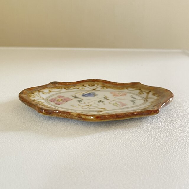 豆皿 flowers | iichi 日々の暮らしを心地よくするハンドメイドやアンティークのマーケットプレイス