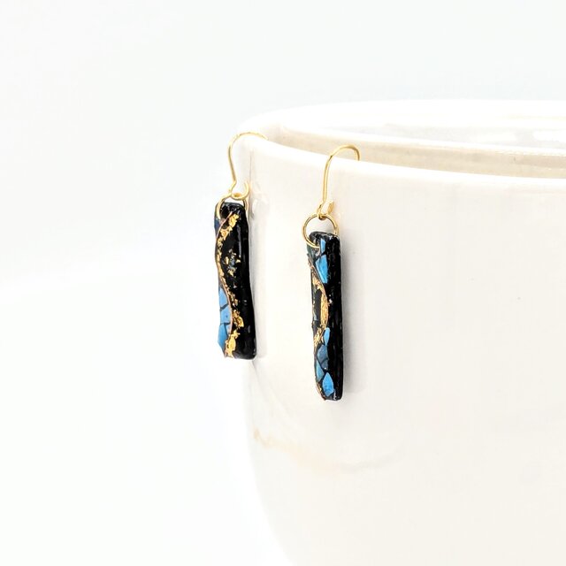 24k金箔が流れる黒漆にグリーン螺鈿の短冊のピアスイヤリング【2185】面長 | iichi 日々の暮らしを心地よくするハンドメイドやアンティークのマーケットプレイス