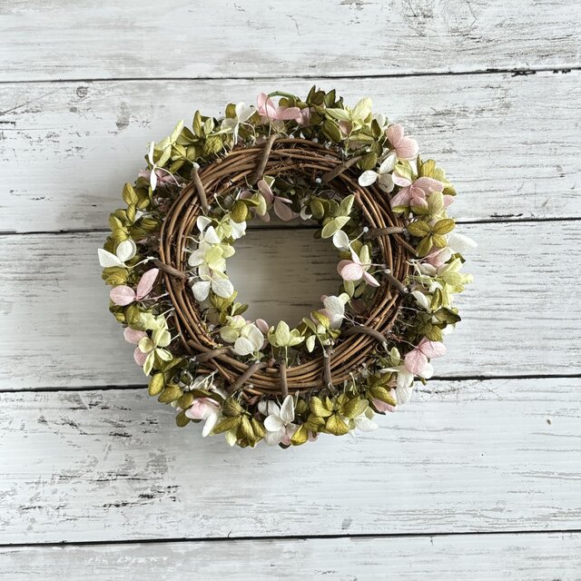 千日紅のグリーンリース | iichi 日々の暮らしを心地よくするハンドメイドやアンティークのマーケットプレイス