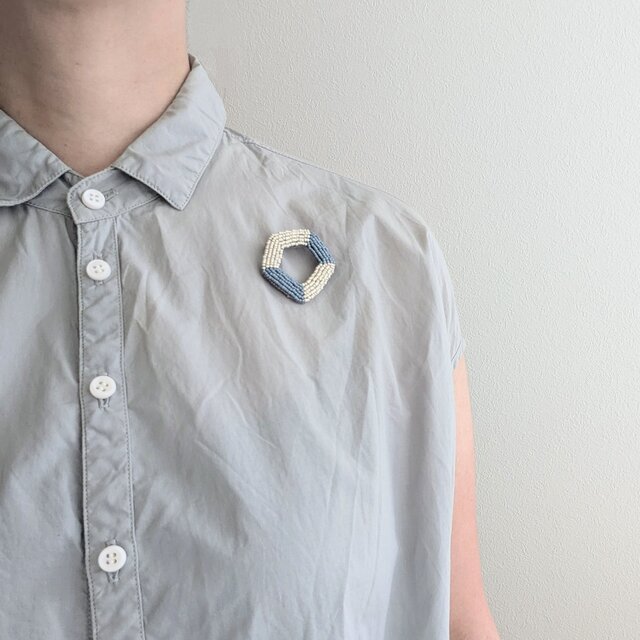 monolog 星屑ブローチ typeB BLUE | iichi 日々の暮らしを心地よくするハンドメイドやアンティークのマーケットプレイス