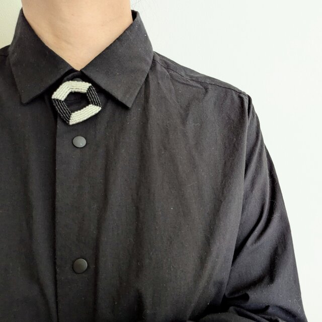 monolog 星屑ブローチ typeB BLACK | iichi 日々の暮らしを心地よくするハンドメイドやアンティークのマーケットプレイス