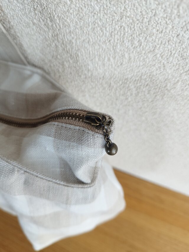 リネン ファスナーショルダーバッグ linen b | iichi 日々の暮らしを心地よくするハンドメイドやアンティークのマーケットプレイス