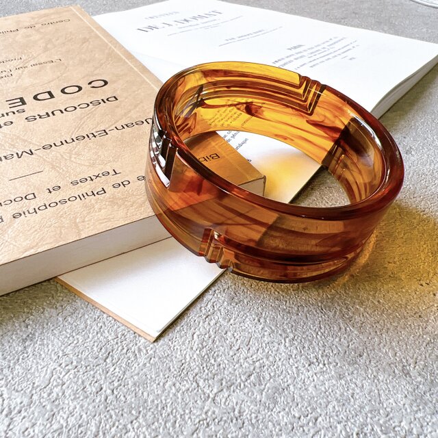 B136-ヴィンテージバングル U.S.A. 1960s Tortoiseshell Acrylic Wide | iichi 日々の暮らしを心地よくするハンドメイドやアンティークのマーケットプレイス