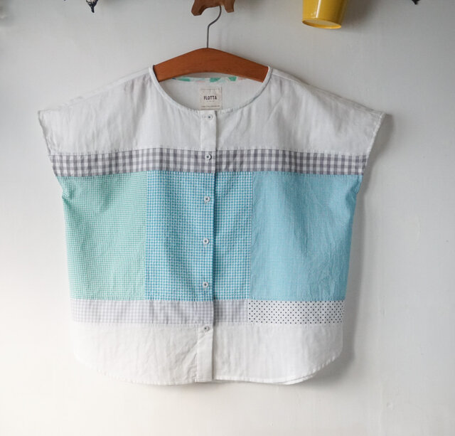 爽やかパッチワークなフレンチスリーブブラウスD(水色mix) | iichi 日々の暮らしを心地よくするハンドメイドやアンティークのマーケットプレイス