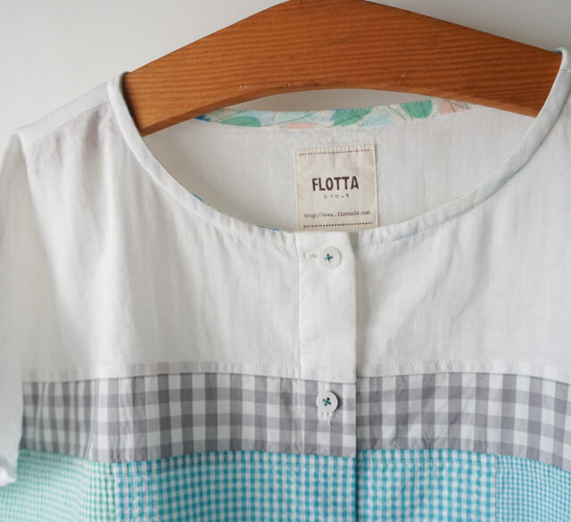 爽やかパッチワークなフレンチスリーブブラウスD(水色mix) | iichi 日々の暮らしを心地よくするハンドメイドやアンティークのマーケットプレイス