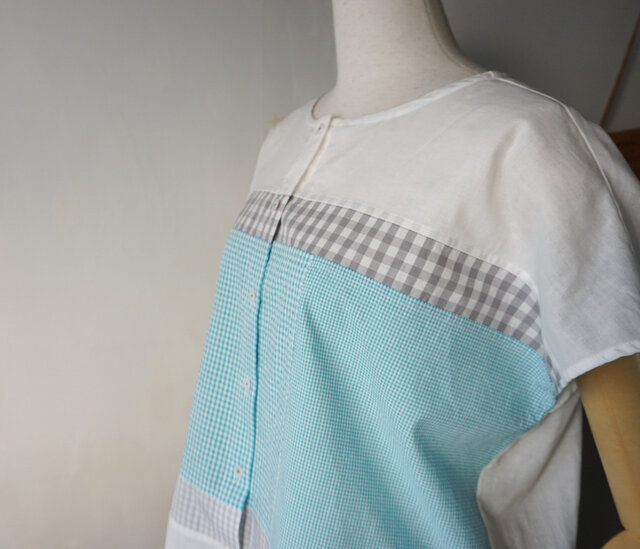 爽やかパッチワークなフレンチスリーブブラウスD(水色mix) | iichi 日々の暮らしを心地よくするハンドメイドやアンティークのマーケットプレイス