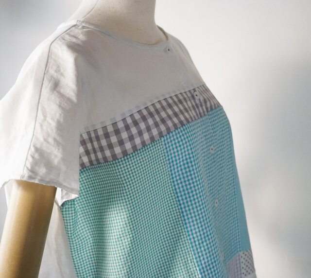 爽やかパッチワークなフレンチスリーブブラウスD(水色mix) | iichi 日々の暮らしを心地よくするハンドメイドやアンティークのマーケットプレイス