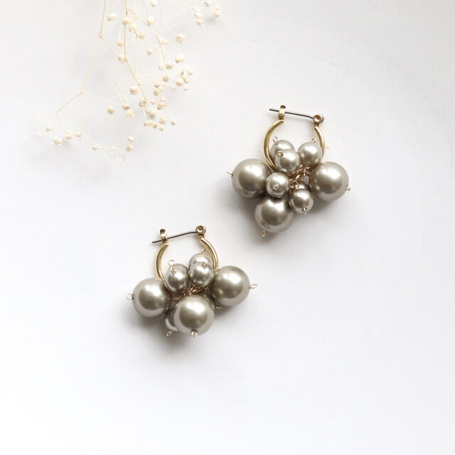 【2way】貝パール × ゴールドフープピアス｜大ぶり・イヤリング変更可 チタンポスト --fun day off-- | iichi 日々の暮らしを心地よくするハンドメイドやアンティークの ...