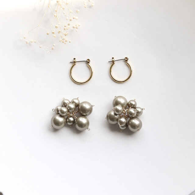 【2way】貝パール × ゴールドフープピアス｜大ぶり・イヤリング変更可 チタンポスト --fun day off-- | iichi 日々の暮らしを心地よくするハンドメイドやアンティークの ...