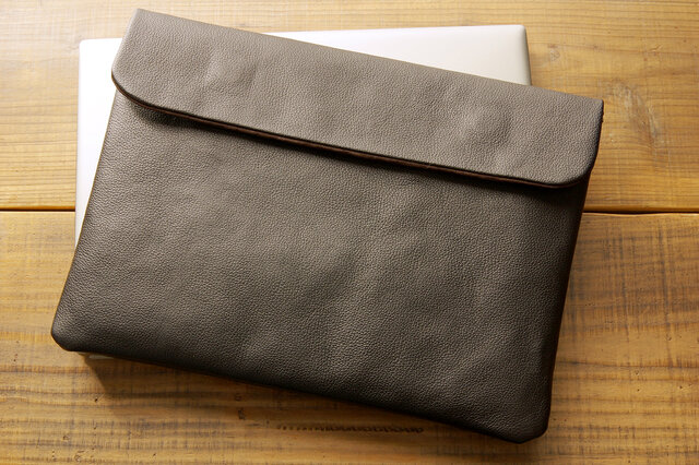 《LIONA》13インチ ノートPC用フラップケース 《5colors》 | iichi 日々の暮らしを心地よくするハンドメイドやアンティークのマーケットプレイス