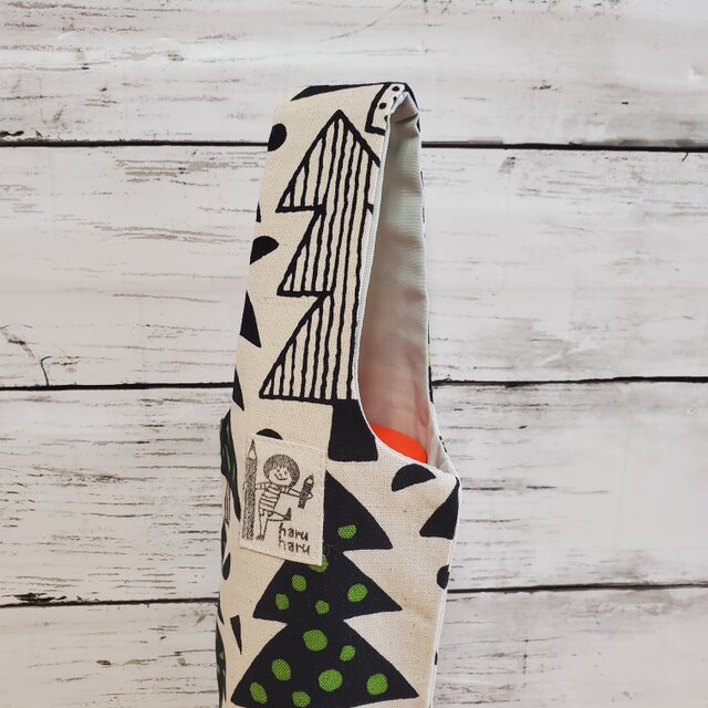 コンパクトに折りたためるペットボトルカバー ツリー | iichi 日々の暮らしを心地よくするハンドメイドやアンティークのマーケットプレイス