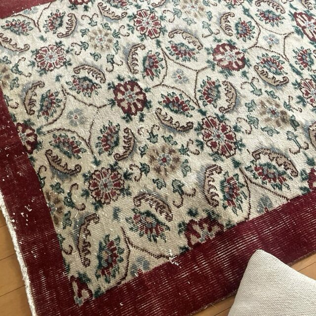 115×207ボタニカルタイル アンティークバーガンディ トルコヴィンテージラグ | iichi 日々の暮らしを心地よくするハンドメイドやアンティークのマーケットプレイス