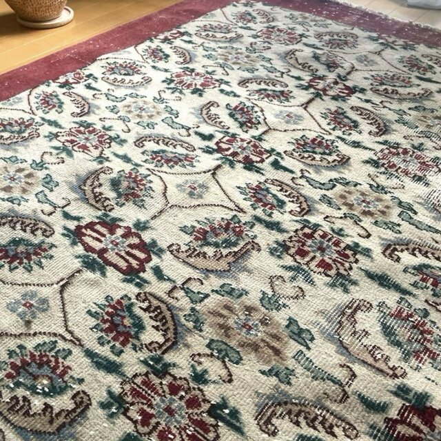 115×207ボタニカルタイル アンティークバーガンディ トルコヴィンテージラグ | iichi 日々の暮らしを心地よくするハンドメイドやアンティークのマーケットプレイス