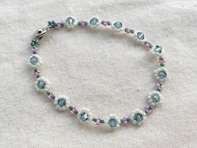 Beaded bracelet-42 | iichi 日々の暮らしを心地よくするハンドメイドやアンティークのマーケットプレイス