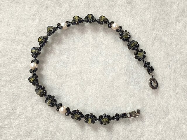 Beaded bracelet-48 | iichi 日々の暮らしを心地よくするハンドメイドやアンティークのマーケットプレイス