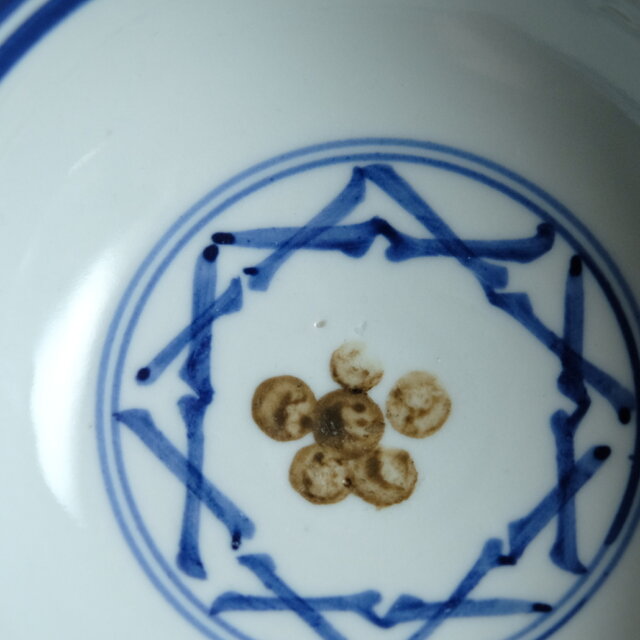 【特価¥1200→¥750】煮物を盛り付けたくなる 素敵な文様。瀬戸焼 染付中鉢 骨董・antiques 大正~昭和初期 | iichi 日々の暮らしを心地よくするハンドメイドやアンティークの ...