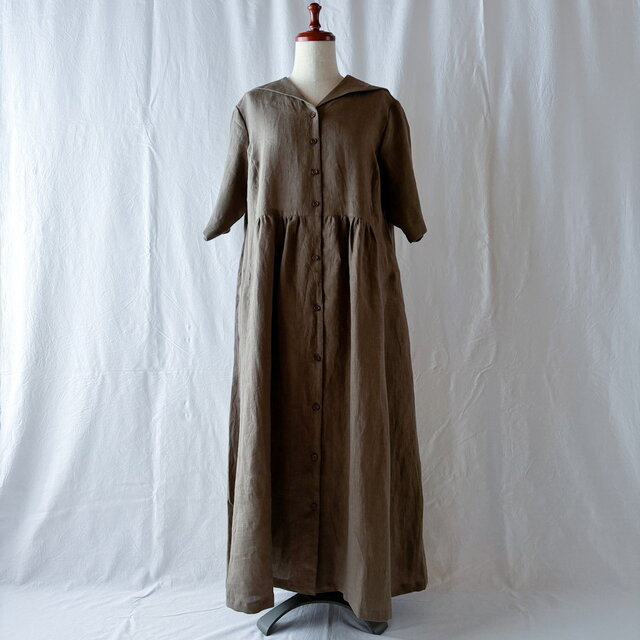 おとなのセーラーカラーワンピース（5分袖）：120cm丈（無地リネン：ブラウンカーキ） | iichi 日々の暮らしを心地よくするハンドメイドやアンティークのマーケットプレイス